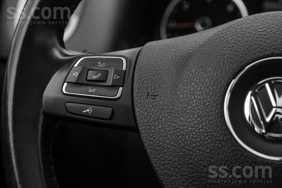 Black Volkswagen Tiguan 2012 in Riga, with an engine capacity of 2.00 L and mileage of 242 thousand km for 9990 €, photo 18 on AUTOMOTO.COM.LV