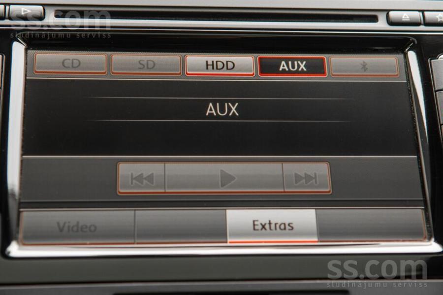 Black Volkswagen Tiguan 2012 in Riga, with an engine capacity of 2.00 L and mileage of 242 thousand km for 9990 €, photo 26 on AUTOMOTO.COM.LV