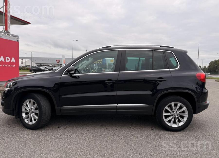 Black Volkswagen Tiguan 2012 in Riga, with an engine capacity of 2.00 L and mileage of 0 thousand km for 8500 €, photo 3 on AUTOMOTO.COM.LV