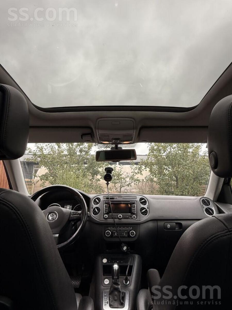 Black Volkswagen Tiguan 2012 in Riga, with an engine capacity of 2.00 L and mileage of 0 thousand km for 8500 €, photo 4 on AUTOMOTO.COM.LV