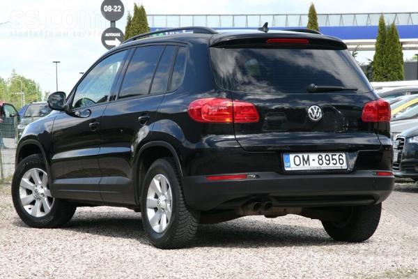 Black Volkswagen Tiguan 2012 in Tukums, with an engine capacity of 1.40 L and mileage of 208 thousand km for 7990 €, photo 4 on AUTOMOTO.COM.LV