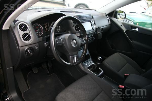 Black Volkswagen Tiguan 2012 in Tukums, with an engine capacity of 1.40 L and mileage of 208 thousand km for 7990 €, photo 5 on AUTOMOTO.COM.LV