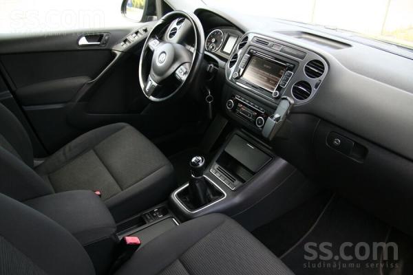 Black Volkswagen Tiguan 2012 in Tukums, with an engine capacity of 1.40 L and mileage of 208 thousand km for 7990 €, photo 7 on AUTOMOTO.COM.LV
