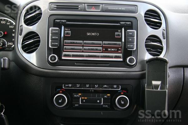 Black Volkswagen Tiguan 2012 in Tukums, with an engine capacity of 1.40 L and mileage of 208 thousand km for 7990 €, photo 10 on AUTOMOTO.COM.LV