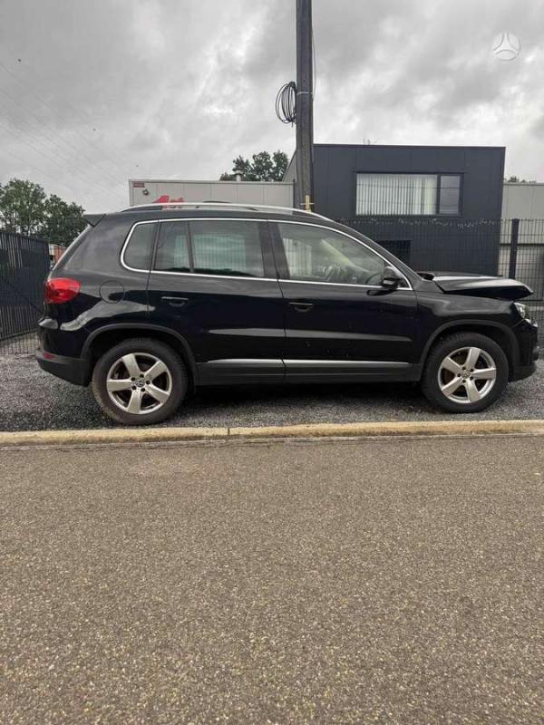 Melns Volkswagen Tiguan 2012 Kauņa, ar dzinēja tilpumu 1.97 L un nobraukumu 245 tūkst. km par 3650 €, foto 1 vietnē AUTOMOTO.COM.LV