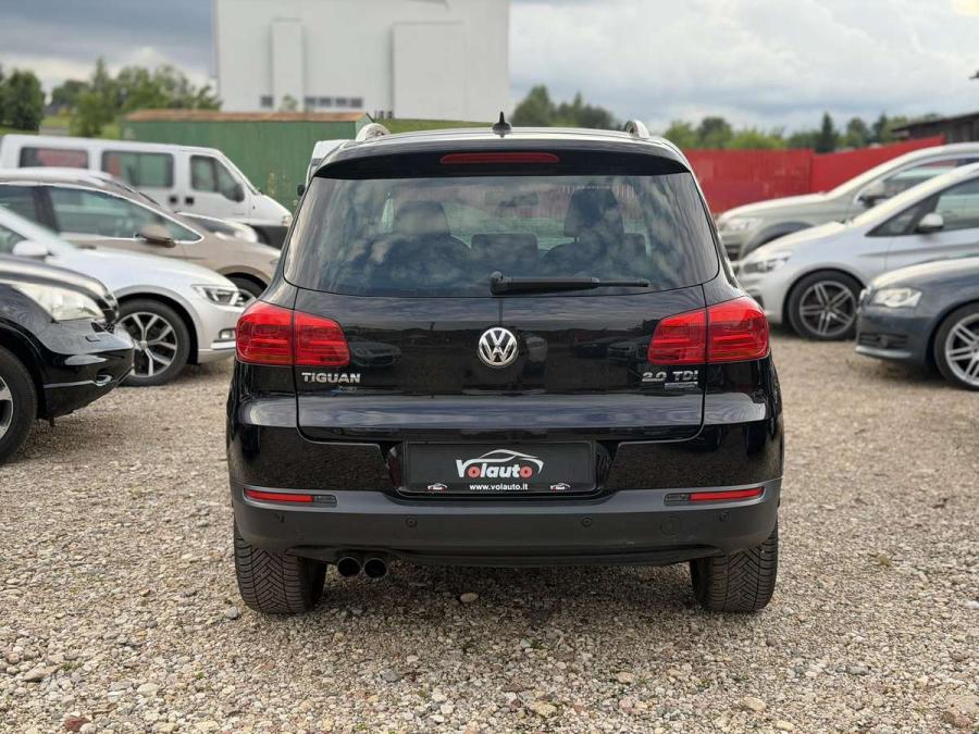 Black Volkswagen Tiguan 2012 in Vilnius, with an engine capacity of 1.97 L and mileage of 243 thousand km for 8500 €, photo 5 on AUTOMOTO.COM.LV