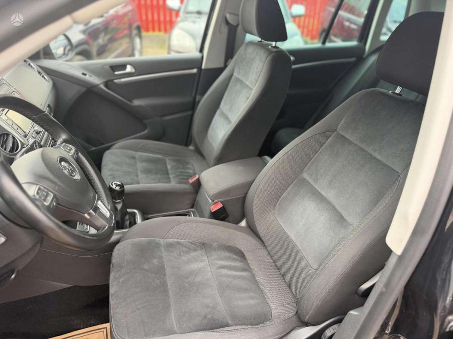 Black Volkswagen Tiguan 2012 in Vilnius, with an engine capacity of 1.97 L and mileage of 243 thousand km for 8500 €, photo 12 on AUTOMOTO.COM.LV