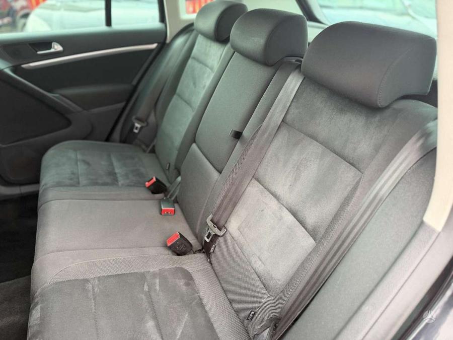 Black Volkswagen Tiguan 2012 in Vilnius, with an engine capacity of 1.97 L and mileage of 243 thousand km for 8500 €, photo 14 on AUTOMOTO.COM.LV