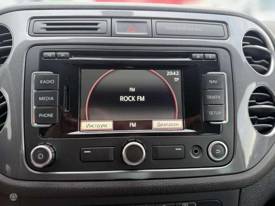 Black Volkswagen Tiguan 2012 in Vilnius, with an engine capacity of 1.97 L and mileage of 243 thousand km for 8500 €, photo 19 on AUTOMOTO.COM.LV
