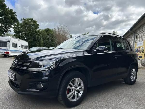 Black Volkswagen Tiguan 2012 in Limbazi, with an engine capacity of 2.00 L and mileage of 276 thousand km for 9250 €, photo 1 on AUTOMOTO.COM.LV