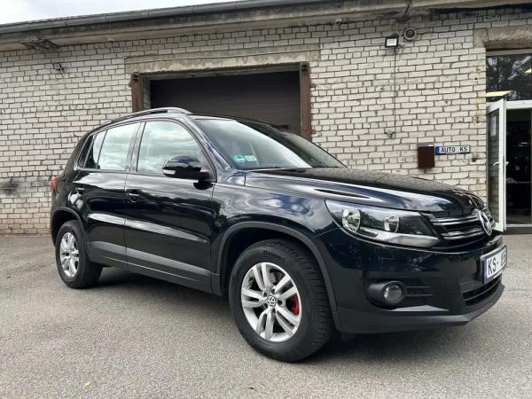 Black Volkswagen Tiguan 2012 in Limbazi, with an engine capacity of 2.00 L and mileage of 276 thousand km for 9250 €, photo 3 on AUTOMOTO.COM.LV