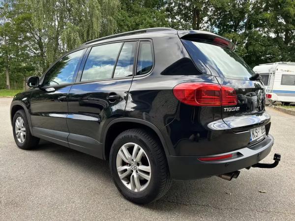 Black Volkswagen Tiguan 2012 in Limbazi, with an engine capacity of 2.00 L and mileage of 276 thousand km for 9250 €, photo 6 on AUTOMOTO.COM.LV