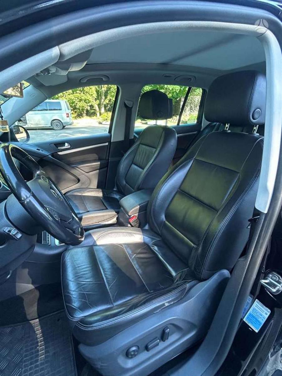 Melns Volkswagen Tiguan 2012 Klaipėda, ar dzinēja tilpumu 1.97 L un nobraukumu 141 tūkst. km par 9100 €, foto 5 vietnē AUTOMOTO.COM.LV