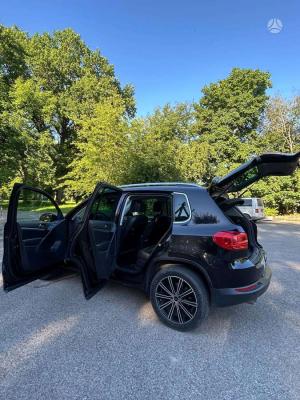 Melns Volkswagen Tiguan 2012 Klaipėda, ar dzinēja tilpumu 1.97 L un nobraukumu 141 tūkst. km par 9100 €, foto 6 vietnē AUTOMOTO.COM.LV