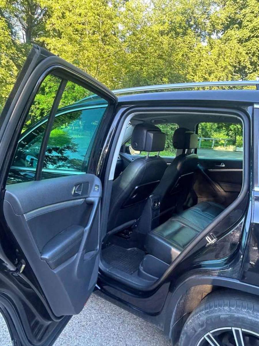 Melns Volkswagen Tiguan 2012 Klaipėda, ar dzinēja tilpumu 1.97 L un nobraukumu 141 tūkst. km par 9100 €, foto 8 vietnē AUTOMOTO.COM.LV