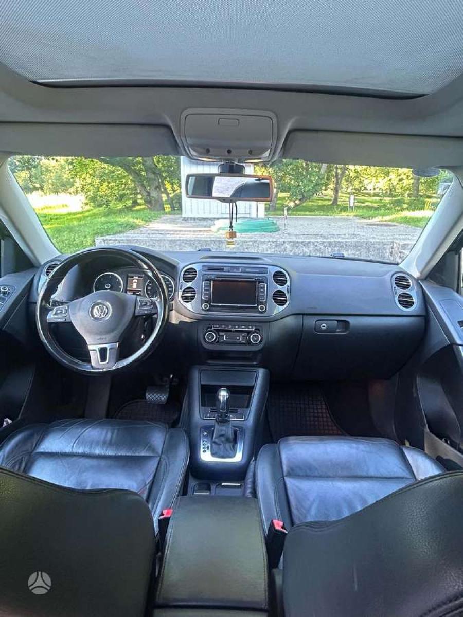 Melns Volkswagen Tiguan 2012 Klaipėda, ar dzinēja tilpumu 1.97 L un nobraukumu 141 tūkst. km par 9100 €, foto 25 vietnē AUTOMOTO.COM.LV