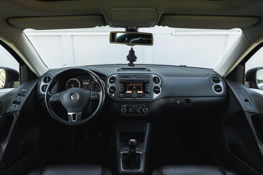 Melns Volkswagen Tiguan 2012 Ventspils, ar dzinēja tilpumu 2.00 L un nobraukumu 268 tūkst. km par 7500 €, foto 13 vietnē AUTOMOTO.COM.LV