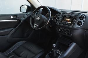 Melns Volkswagen Tiguan 2012 Ventspils, ar dzinēja tilpumu 2.00 L un nobraukumu 268 tūkst. km par 7500 €, foto 14 vietnē AUTOMOTO.COM.LV