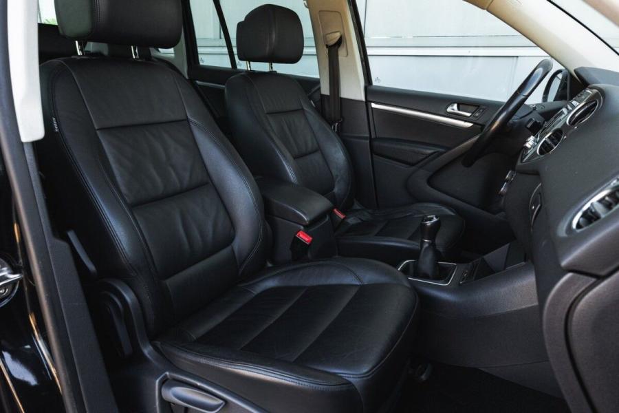 Melns Volkswagen Tiguan 2012 Ventspils, ar dzinēja tilpumu 2.00 L un nobraukumu 268 tūkst. km par 7500 €, foto 15 vietnē AUTOMOTO.COM.LV