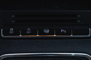 Melns Volkswagen Tiguan 2012 Ventspils, ar dzinēja tilpumu 2.00 L un nobraukumu 268 tūkst. km par 7500 €, foto 23 vietnē AUTOMOTO.COM.LV