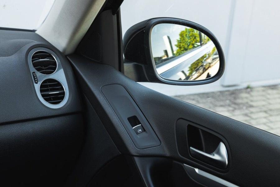 Melns Volkswagen Tiguan 2012 Ventspils, ar dzinēja tilpumu 2.00 L un nobraukumu 268 tūkst. km par 7500 €, foto 28 vietnē AUTOMOTO.COM.LV