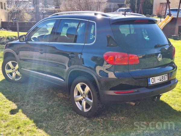Black Volkswagen Tiguan 2012 in Jelgava, with an engine capacity of 1.40 L and mileage of 235 thousand km for 6850 €, photo 3 on AUTOMOTO.COM.LV