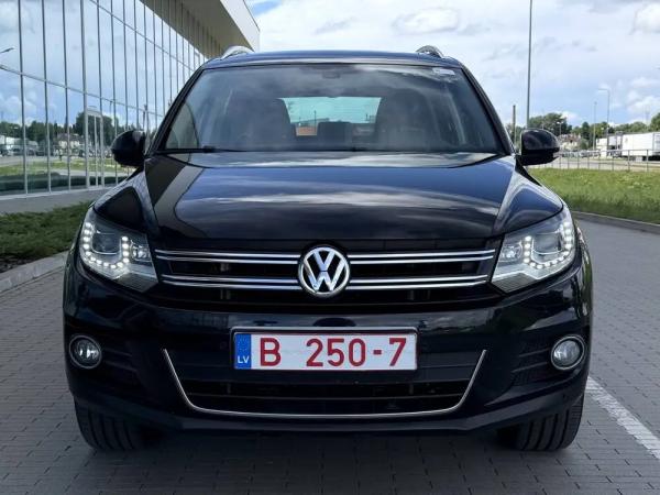 Black Volkswagen Tiguan 2012 in Rezekne, with an engine capacity of 2.00 L and mileage of 185 thousand km for 10990 €, photo 1 on AUTOMOTO.COM.LV