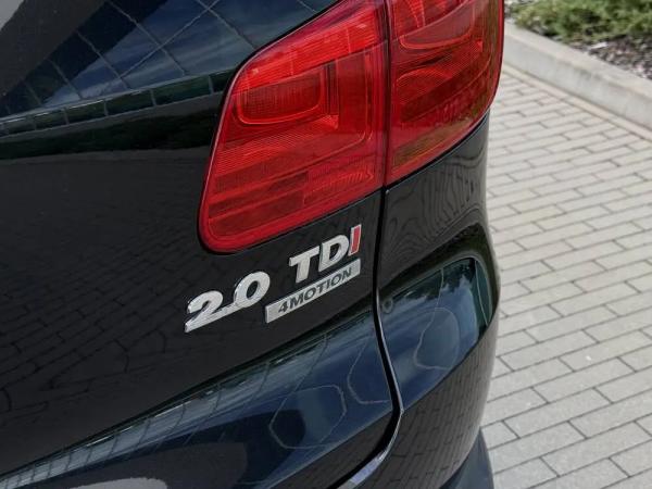 Black Volkswagen Tiguan 2012 in Rezekne, with an engine capacity of 2.00 L and mileage of 185 thousand km for 10990 €, photo 7 on AUTOMOTO.COM.LV