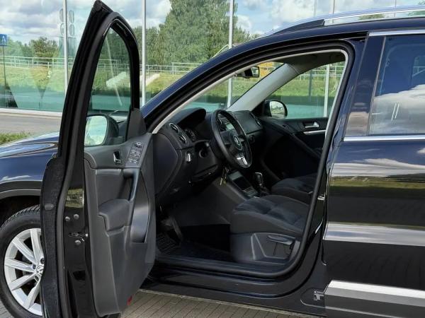 Black Volkswagen Tiguan 2012 in Rezekne, with an engine capacity of 2.00 L and mileage of 267 thousand km for 8990 €, photo 9 on AUTOMOTO.COM.LV