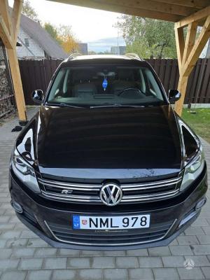 Black Volkswagen Tiguan 2012 in Utena, with an engine capacity of 2.00 L and mileage of 227 thousand km for 8300 €, photo 3 on AUTOMOTO.COM.LV
