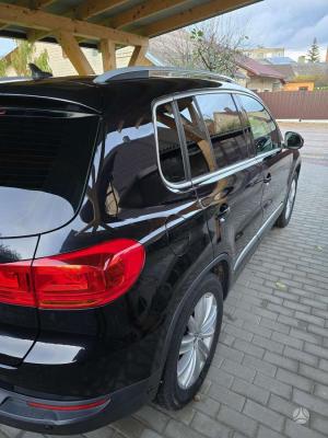 Black Volkswagen Tiguan 2012 in Utena, with an engine capacity of 2.00 L and mileage of 227 thousand km for 8300 €, photo 7 on AUTOMOTO.COM.LV
