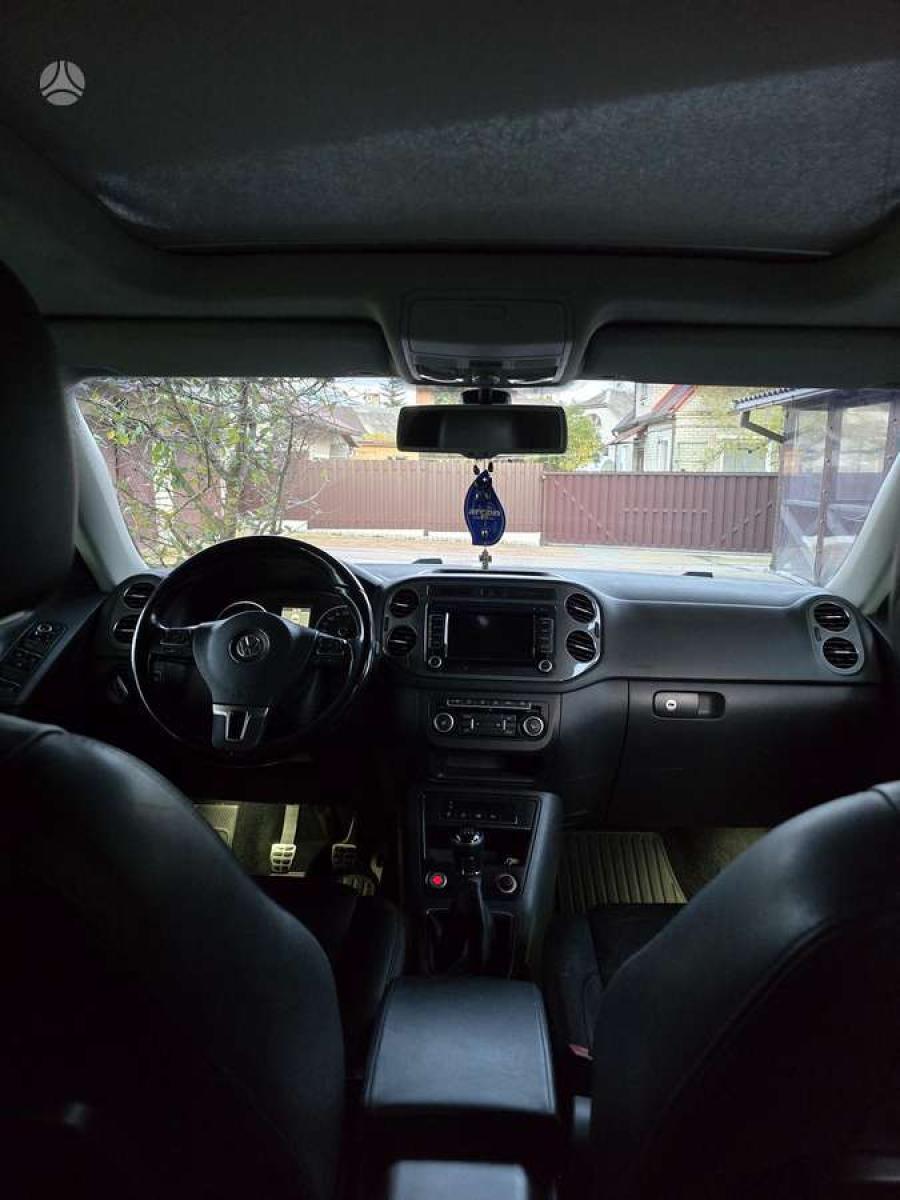 Black Volkswagen Tiguan 2012 in Utena, with an engine capacity of 2.00 L and mileage of 227 thousand km for 8300 €, photo 11 on AUTOMOTO.COM.LV