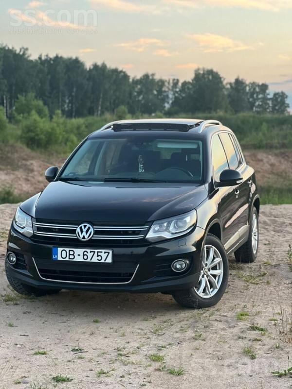 Black Volkswagen Tiguan 2012 in Rezekne, with an engine capacity of 2.00 L and mileage of 315 thousand km for 8550 €, photo 1 on AUTOMOTO.COM.LV