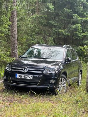 Black Volkswagen Tiguan 2012 in Rezekne, with an engine capacity of 2.00 L and mileage of 315 thousand km for 8550 €, photo 3 on AUTOMOTO.COM.LV