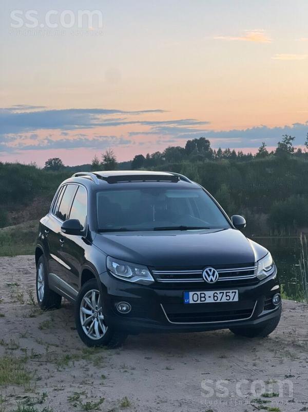 Black Volkswagen Tiguan 2012 in Rezekne, with an engine capacity of 2.00 L and mileage of 315 thousand km for 8550 €, photo 4 on AUTOMOTO.COM.LV
