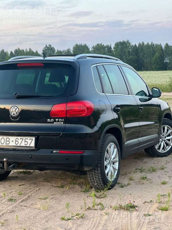 Black Volkswagen Tiguan 2012 in Rezekne, with an engine capacity of 2.00 L and mileage of 315 thousand km for 8550 €, photo 7 on AUTOMOTO.COM.LV