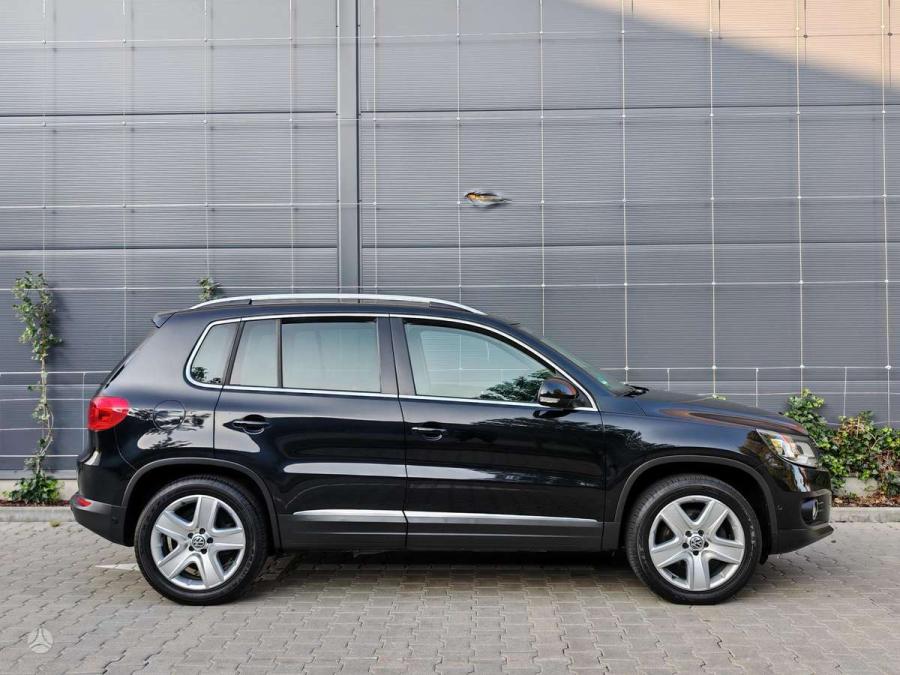 Melns Volkswagen Tiguan 2012 Klaipėda, ar dzinēja tilpumu 1.97 L un nobraukumu 260 tūkst. km par 8950 €, foto 4 vietnē AUTOMOTO.COM.LV