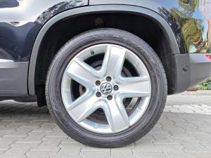 Melns Volkswagen Tiguan 2012 Klaipėda, ar dzinēja tilpumu 1.97 L un nobraukumu 260 tūkst. km par 8950 €, foto 16 vietnē AUTOMOTO.COM.LV