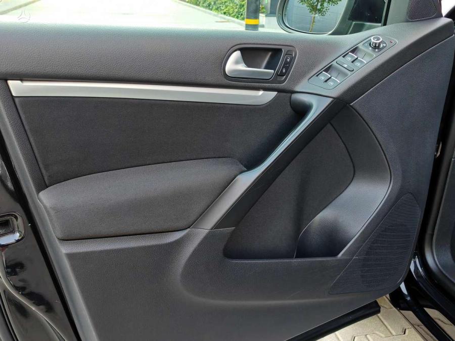Melns Volkswagen Tiguan 2012 Klaipėda, ar dzinēja tilpumu 1.97 L un nobraukumu 260 tūkst. km par 8950 €, foto 38 vietnē AUTOMOTO.COM.LV