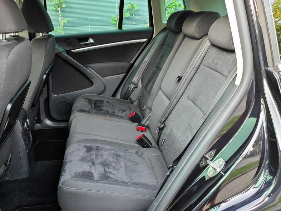 Melns Volkswagen Tiguan 2012 Klaipėda, ar dzinēja tilpumu 1.97 L un nobraukumu 260 tūkst. km par 8950 €, foto 40 vietnē AUTOMOTO.COM.LV