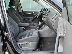 Melns Volkswagen Tiguan 2012 Klaipėda, ar dzinēja tilpumu 1.97 L un nobraukumu 260 tūkst. km par 8950 €, foto 42 vietnē AUTOMOTO.COM.LV