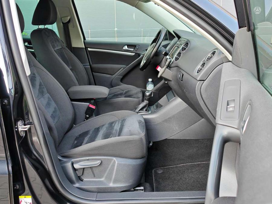 Melns Volkswagen Tiguan 2012 Klaipėda, ar dzinēja tilpumu 1.97 L un nobraukumu 260 tūkst. km par 8950 €, foto 42 vietnē AUTOMOTO.COM.LV