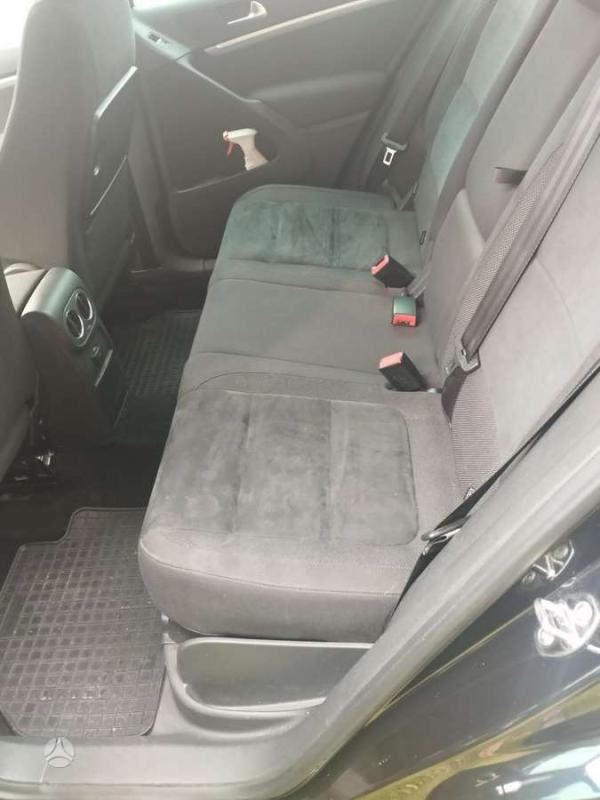 Black Volkswagen Tiguan 2012 in Alytus, with an engine capacity of 2.00 L and mileage of 240 thousand km for 7200 €, photo 3 on AUTOMOTO.COM.LV