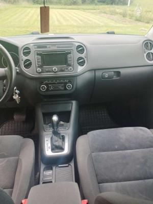 Melns Volkswagen Tiguan 2012 Alīta, ar dzinēja tilpumu 2.00 L un nobraukumu 240 tūkst. km par 7200 €, foto 7 vietnē AUTOMOTO.COM.LV