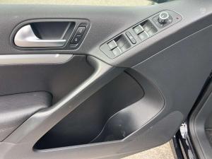 Melns Volkswagen Tiguan 2012 Viļņa, ar dzinēja tilpumu 1.39 L un nobraukumu 234 tūkst. km par 8950 €, foto 22 vietnē AUTOMOTO.COM.LV