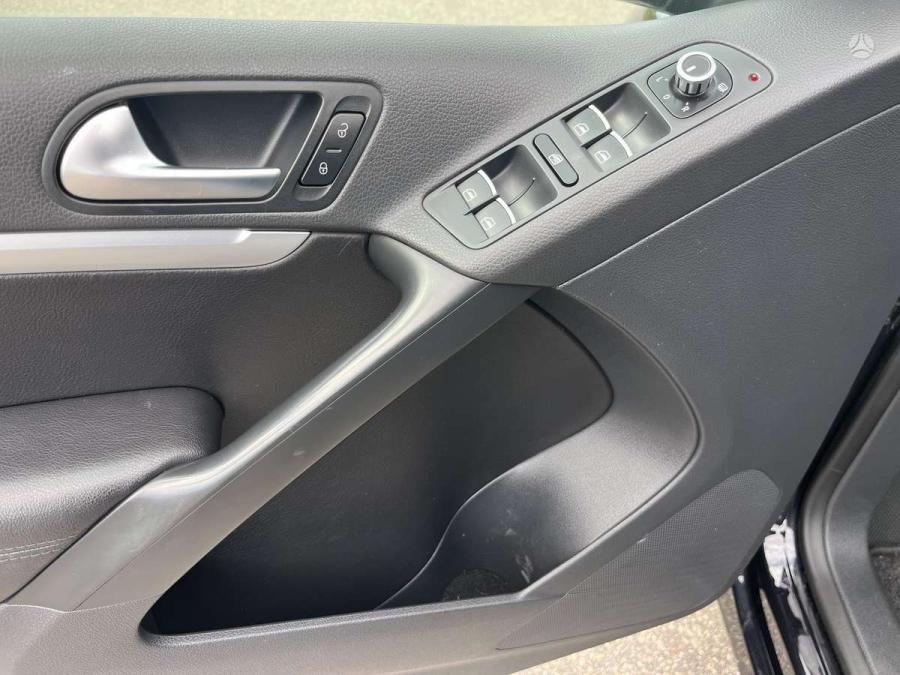Melns Volkswagen Tiguan 2012 Viļņa, ar dzinēja tilpumu 1.39 L un nobraukumu 234 tūkst. km par 8950 €, foto 22 vietnē AUTOMOTO.COM.LV