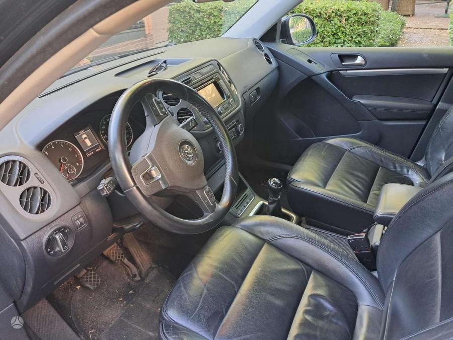 Melns Volkswagen Tiguan 2012 Viļņa, ar dzinēja tilpumu 1.39 L un nobraukumu 234 tūkst. km par 8950 €, foto 41 vietnē AUTOMOTO.COM.LV