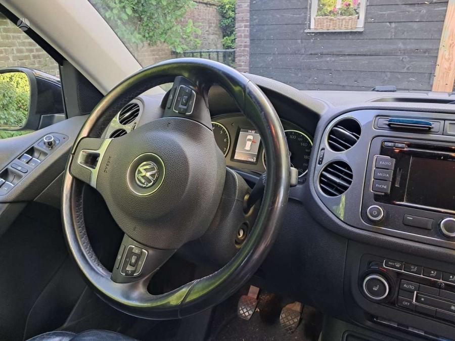Melns Volkswagen Tiguan 2012 Viļņa, ar dzinēja tilpumu 1.39 L un nobraukumu 234 tūkst. km par 8950 €, foto 46 vietnē AUTOMOTO.COM.LV