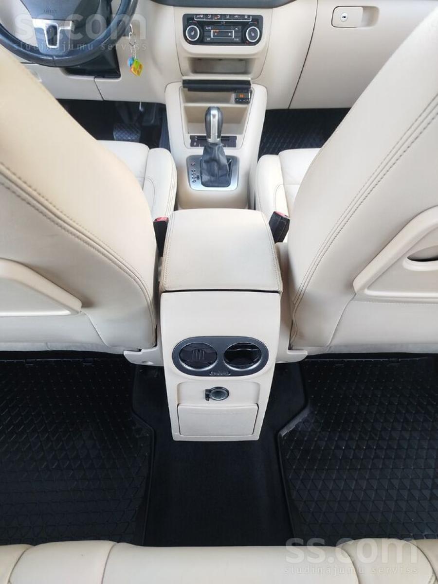 Black Volkswagen Tiguan 2012 in Ogre, with an engine capacity of 2.00 L and mileage of 415 thousand km for 5700 €, photo 9 on AUTOMOTO.COM.LV