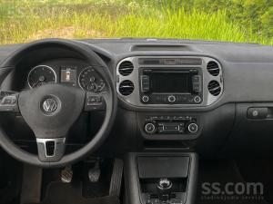 Black Volkswagen Tiguan 2012 in Riga, with an engine capacity of 2.00 L and mileage of 280 thousand km for 9200 €, photo 7 on AUTOMOTO.COM.LV